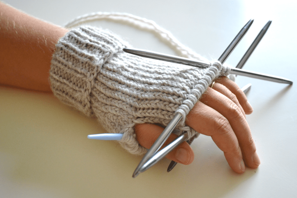 How to Knit Mittens in the Round Free Pattern | Knitting with Chopsticks
