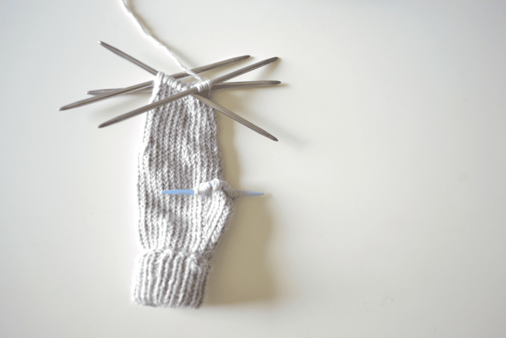 How to Knit Mittens in the Round Free Pattern | Knitting with Chopsticks