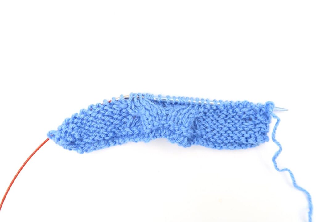 Horseshoe Cable Knit Stitch Pattern | Knitting with Chopsticks