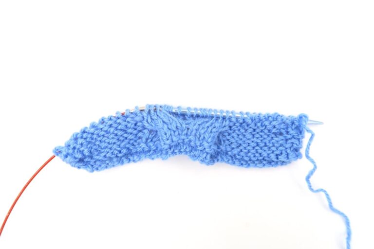 Horseshoe Cable Knit Stitch Pattern | Knitting with Chopsticks