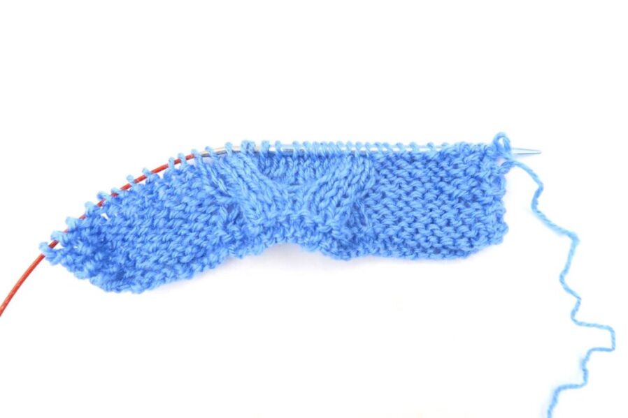 Horseshoe Cable Knit Stitch Pattern | Knitting with Chopsticks
