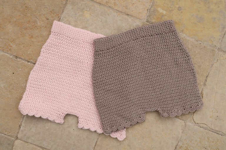 Baby crochet outfit pattern: Baby crochet cardigan pattern & Bloomers
