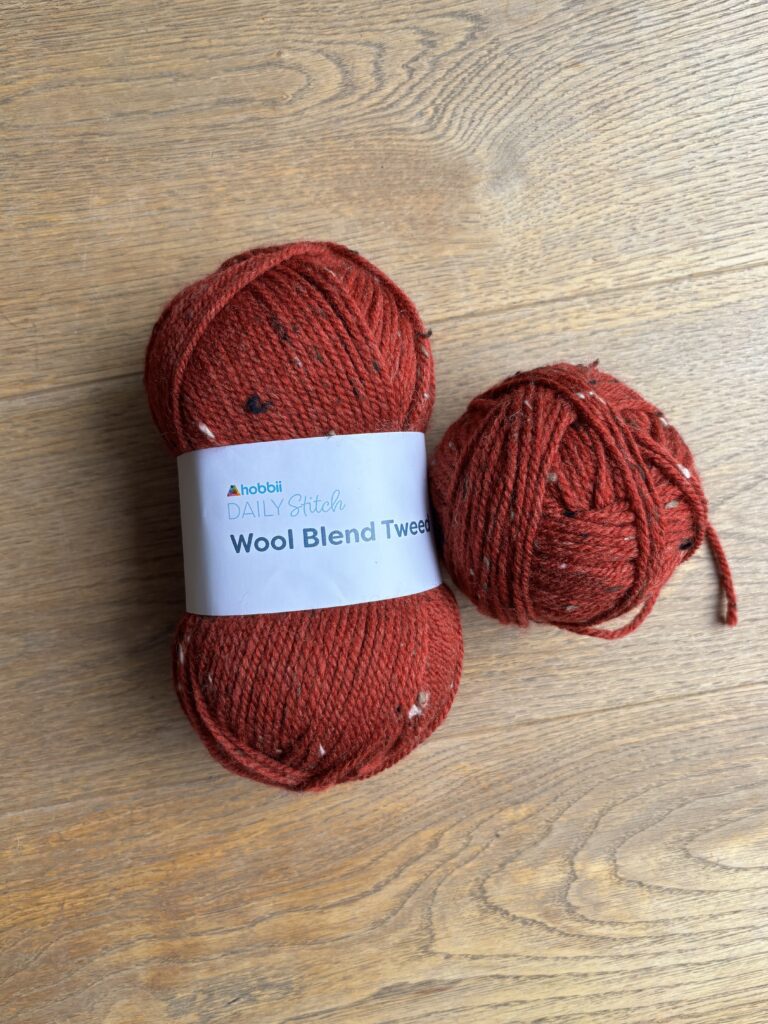 Hobbii Wool Blend Tweed - 157g in Bordeaux (43) | Knitting with Chopsticks